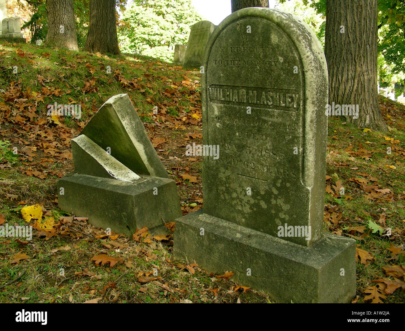Broken gravestones hi-res stock photography and images - Alamy