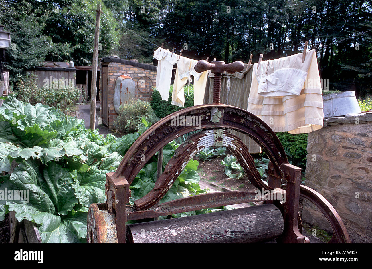 Old mangle hi-res stock photography and images - Alamy