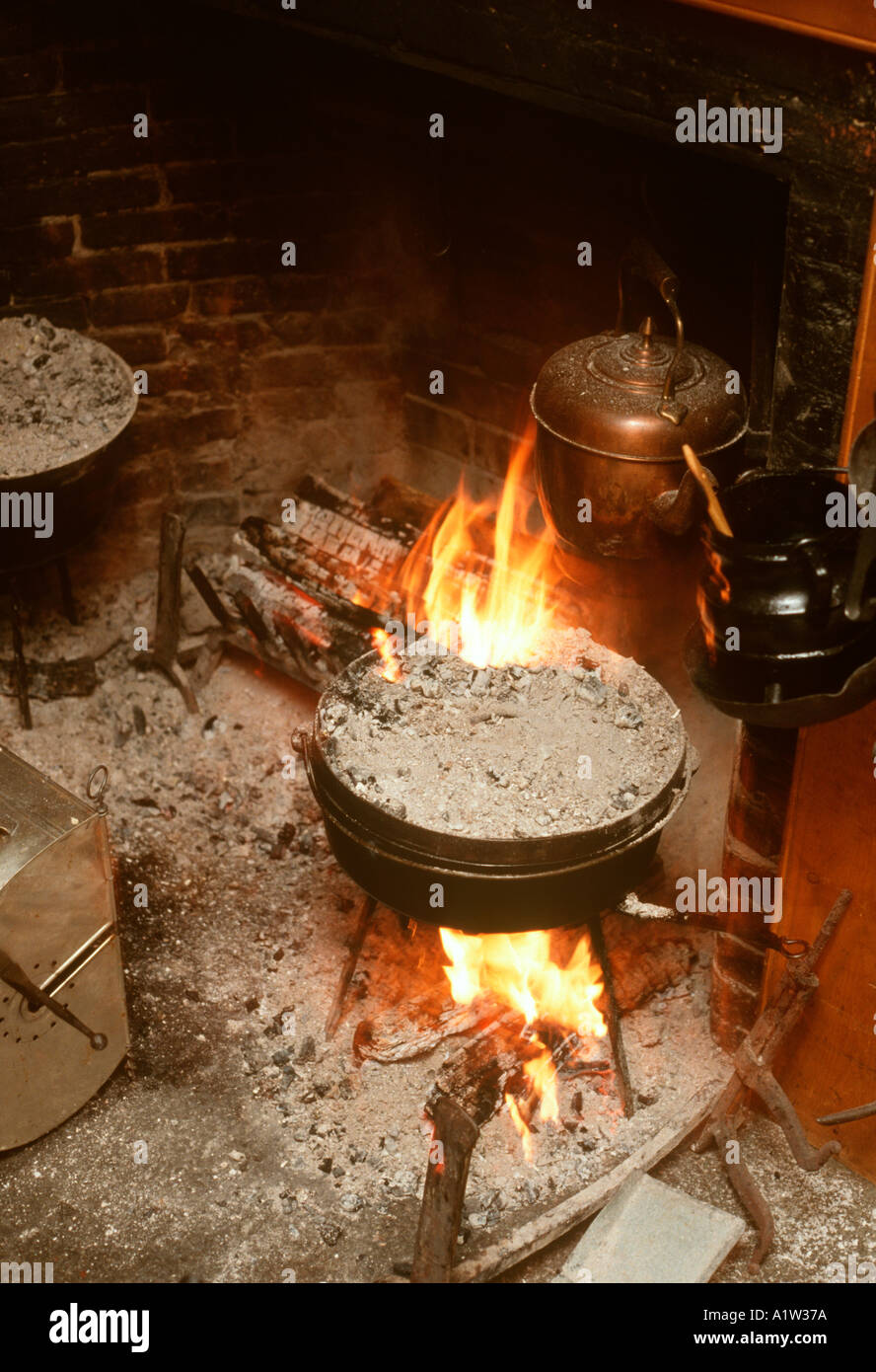 Dutch oven england hi-res stock photography and images - Alamy