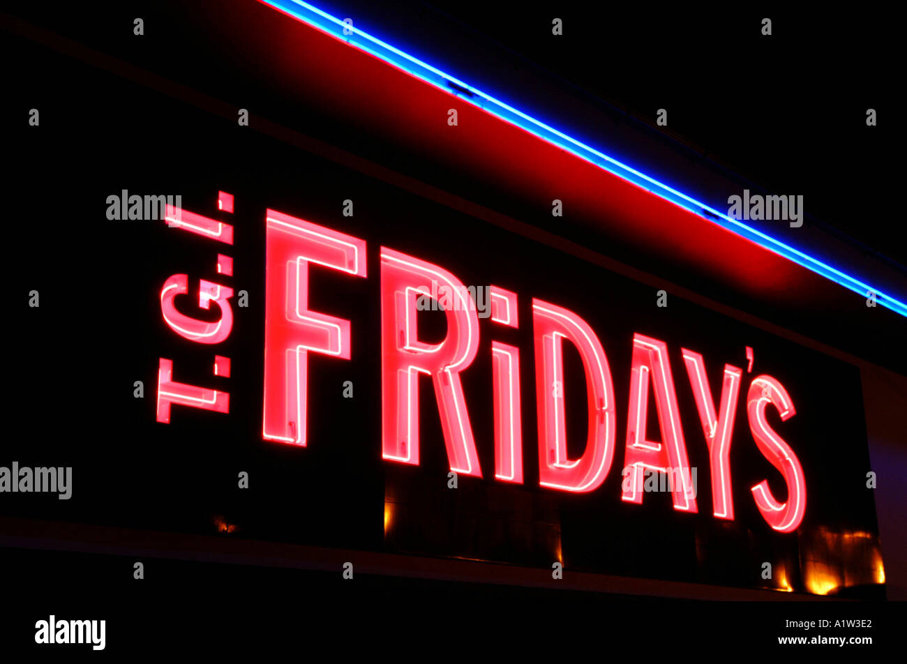 Tgi fridays waitress hi-res stock photography and images - Alamy