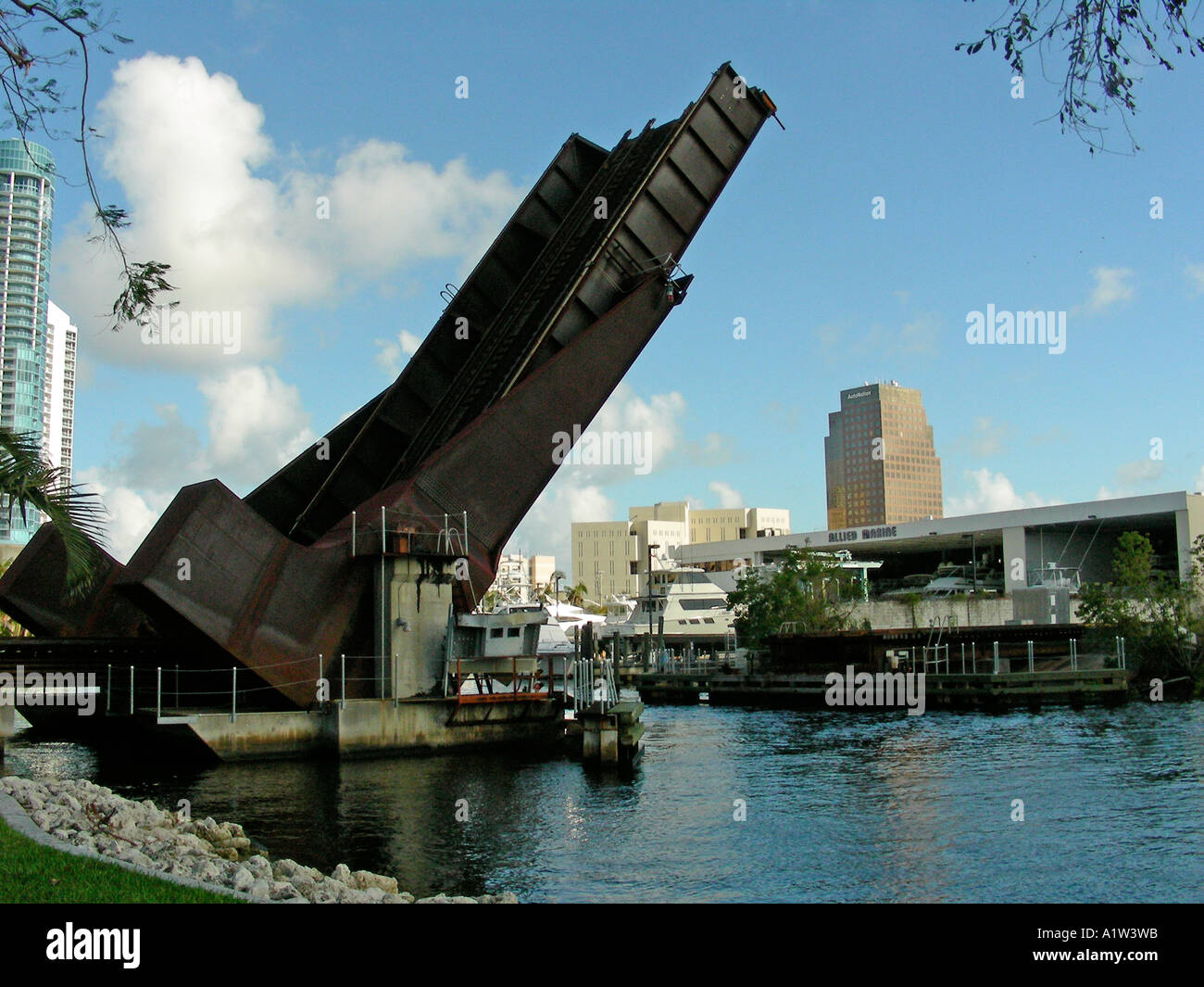 Horizontal railroad lift bridge hi-res stock photography and images - Alamy