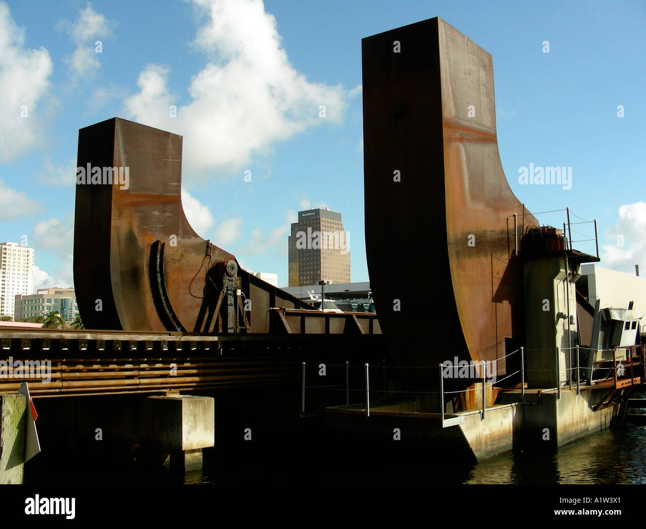 Horizontal railroad lift bridge hi-res stock photography and images - Alamy