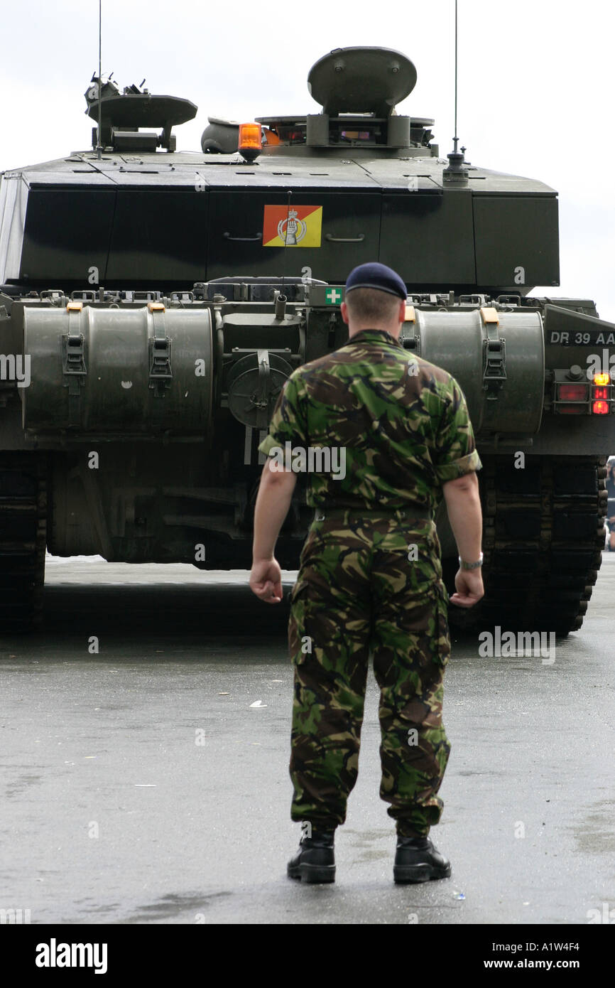 British army challenger two tank hi-res stock photography and images ...