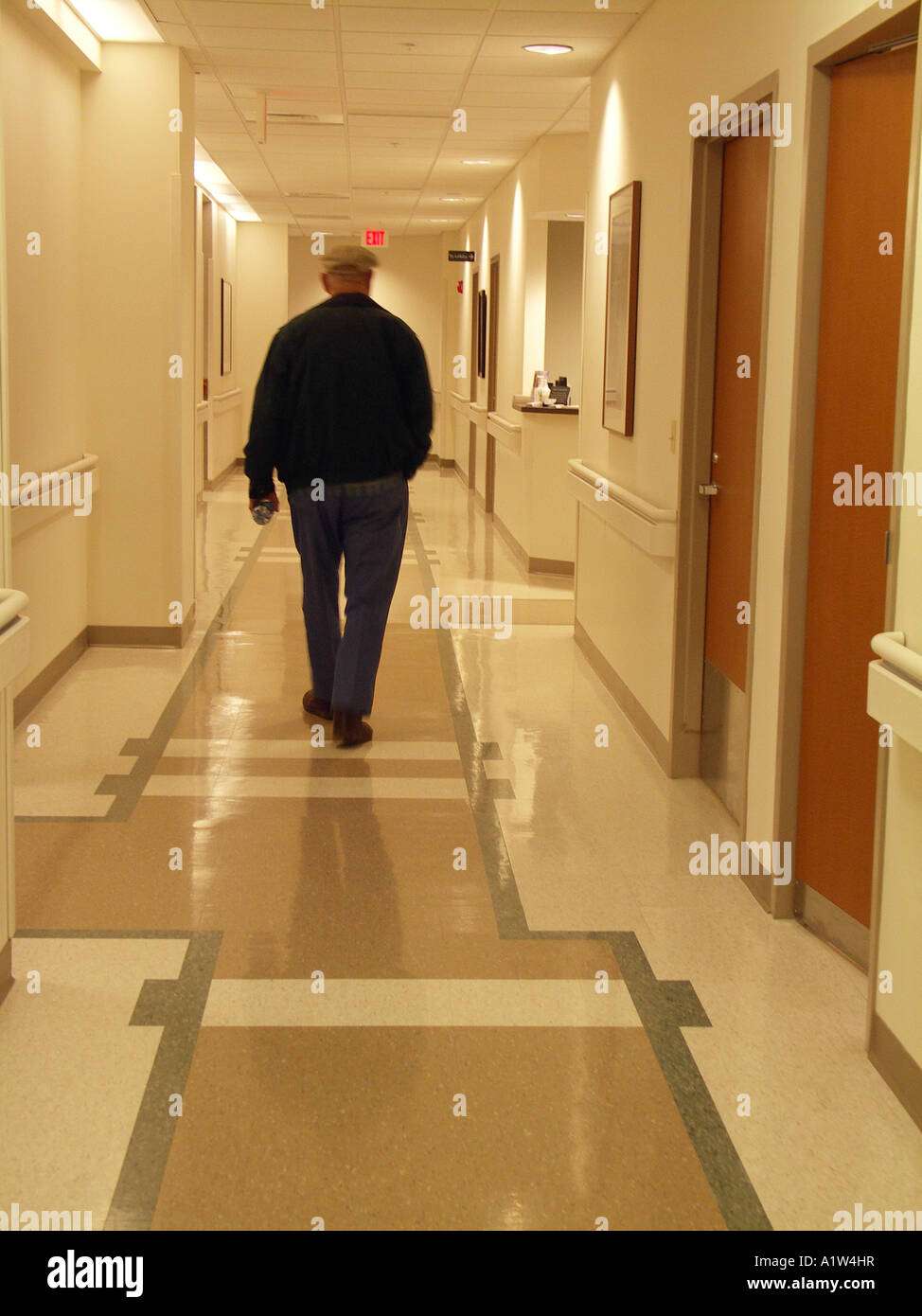 Side walking hallway hi-res stock photography and images - Alamy