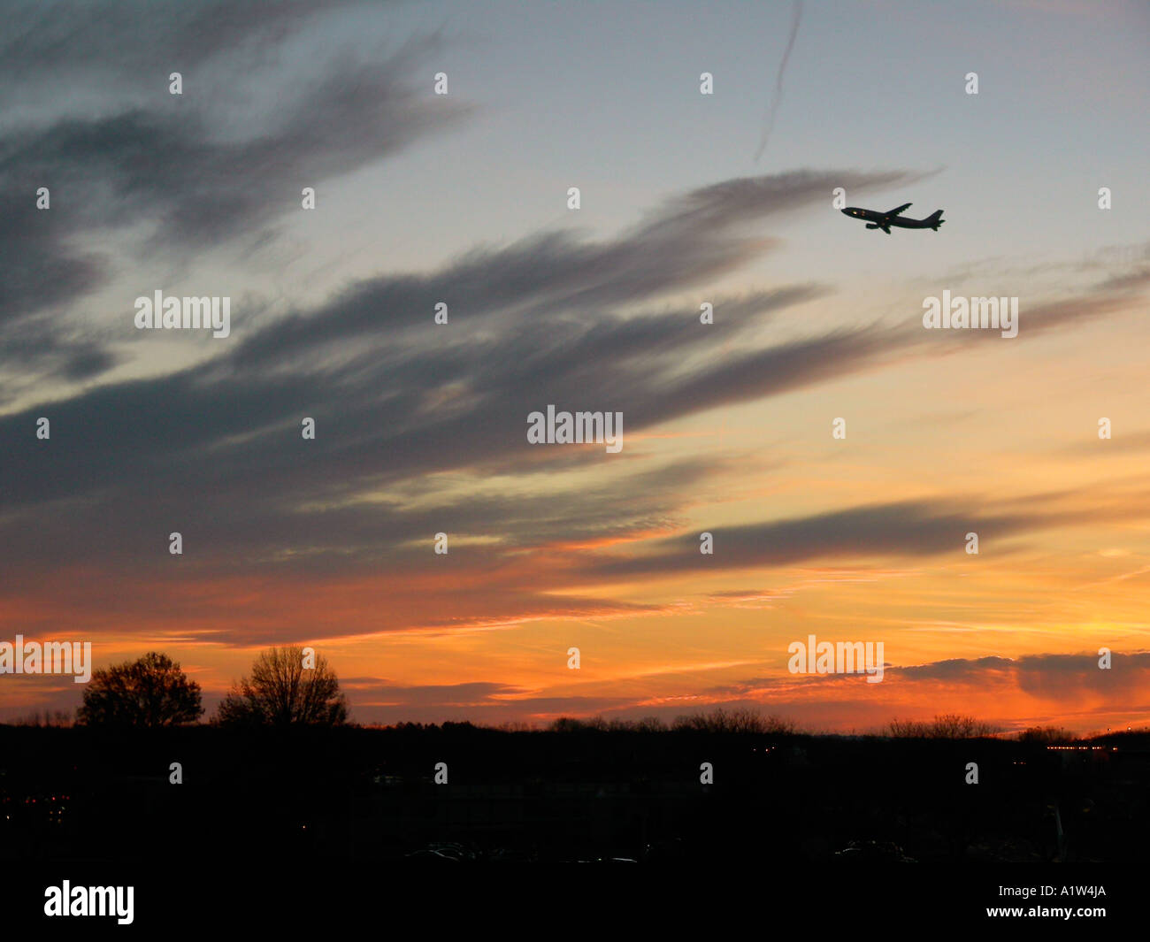Airliner in flight Stock Photo - Alamy