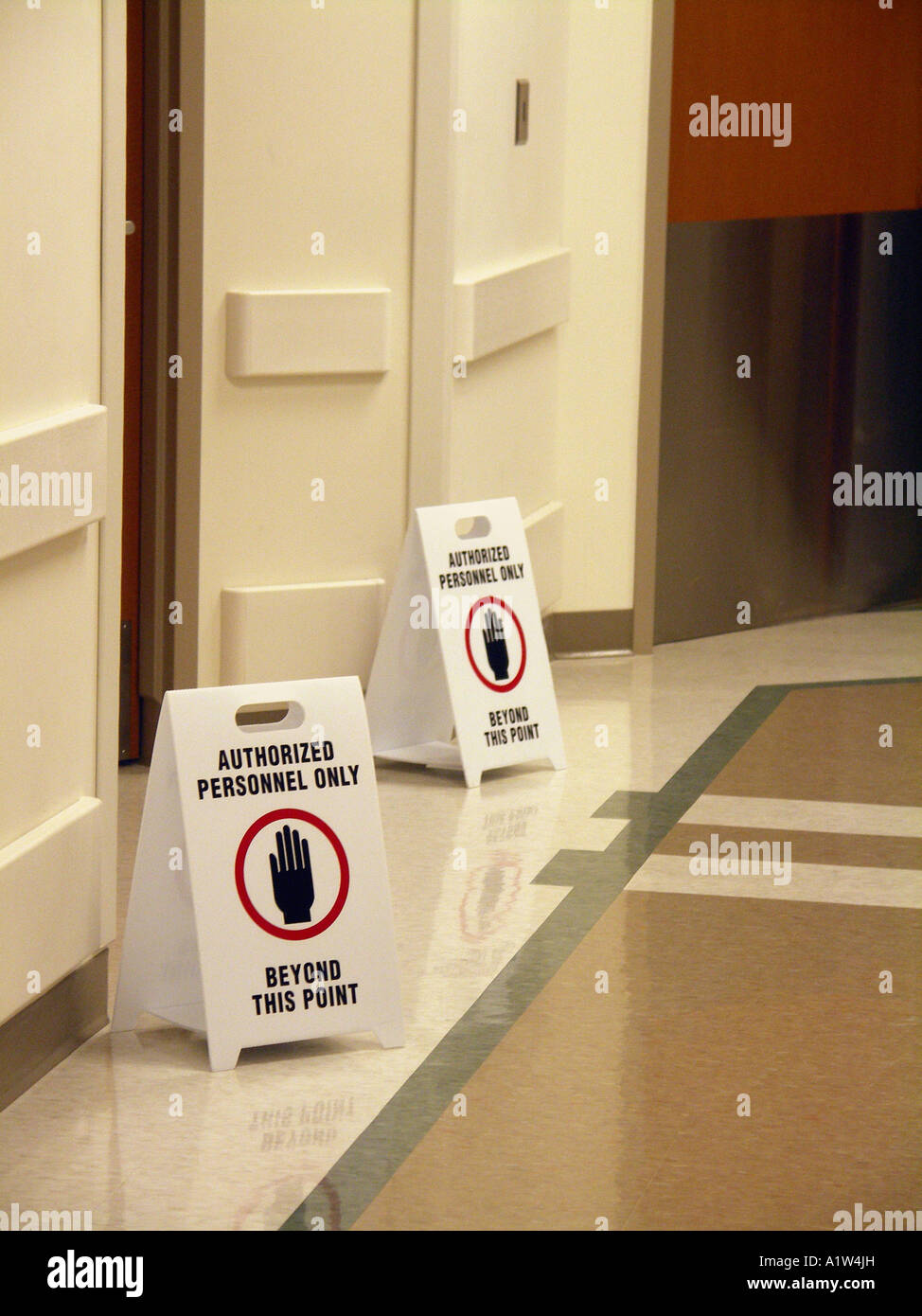 Employees only door High Resolution Stock Photography and Images - Alamy