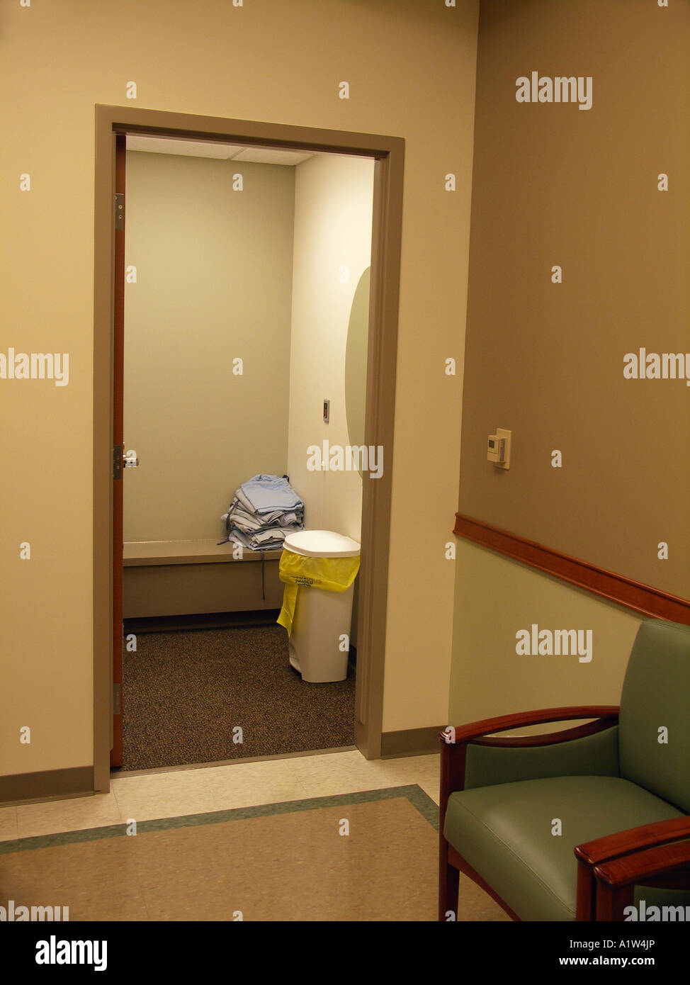 Hospital changing room hi-res stock photography and images - Alamy