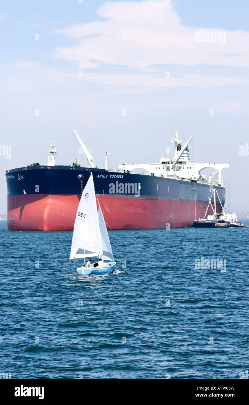Boat commerce oil tanker sailboat hi-res stock photography and images ...