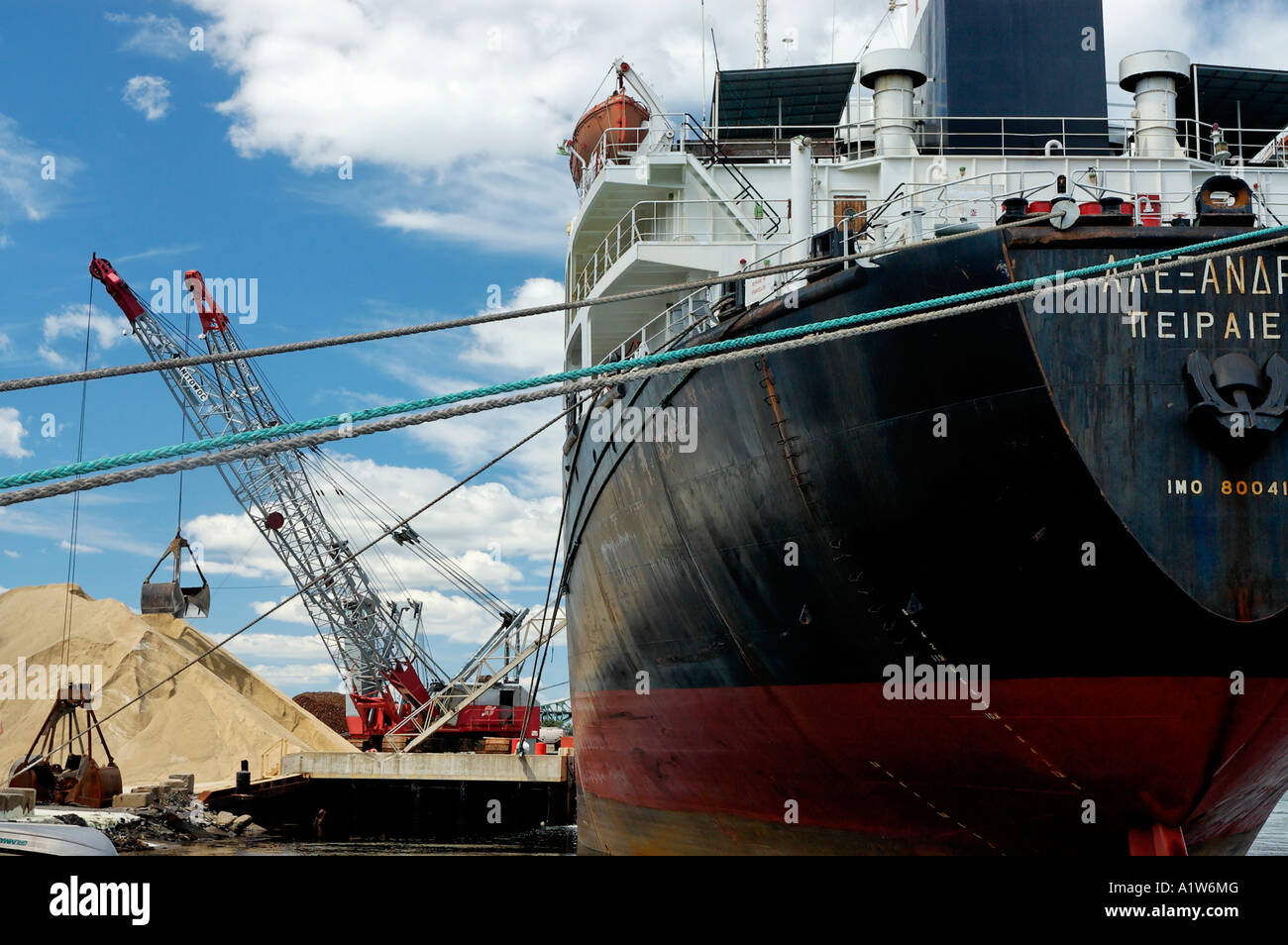 Unloading american ships hi-res stock photography and images - Alamy