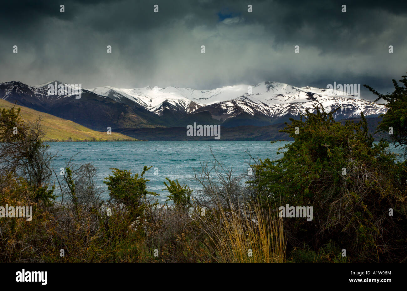Lago laguna azul hi-res stock photography and images - Alamy