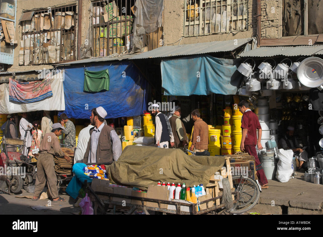 AFGHANISTAN Central Kabul Street scene in Bazaar Stock Photo - Alamy