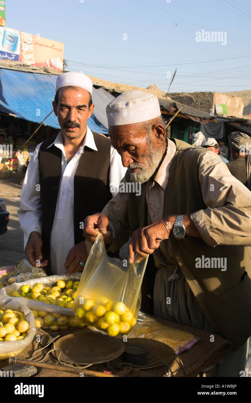 Afghanistan central kabul street market hi-res stock photography and ...
