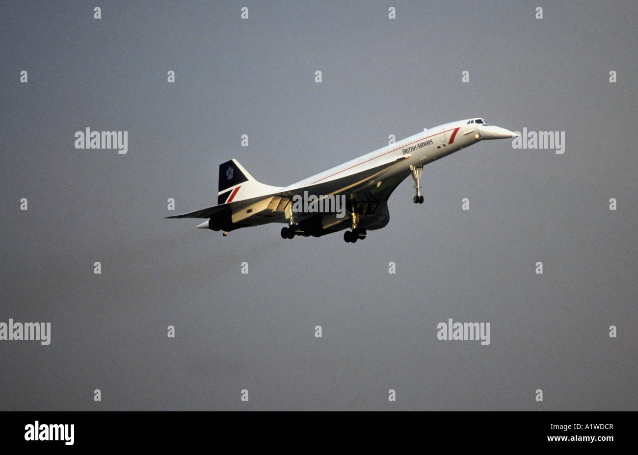Concorde landing hi-res stock photography and images - Alamy