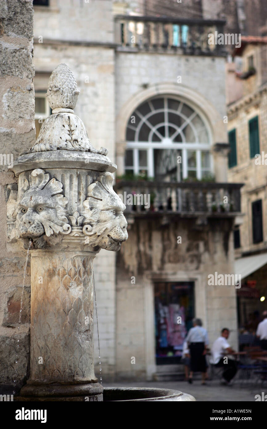 Fountain gundulic square hi-res stock photography and images - Alamy