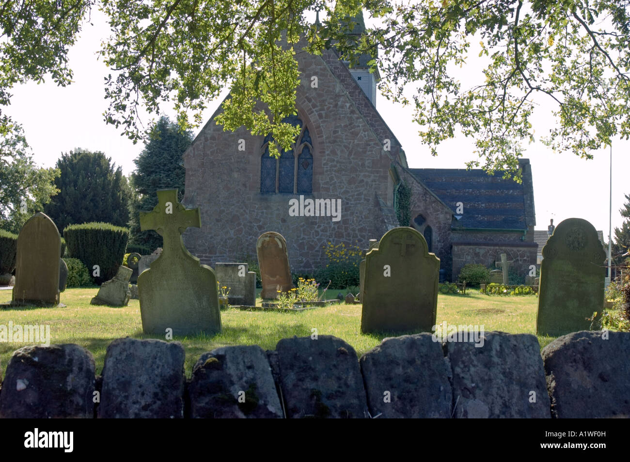 English church graveyard hi-res stock photography and images - Alamy