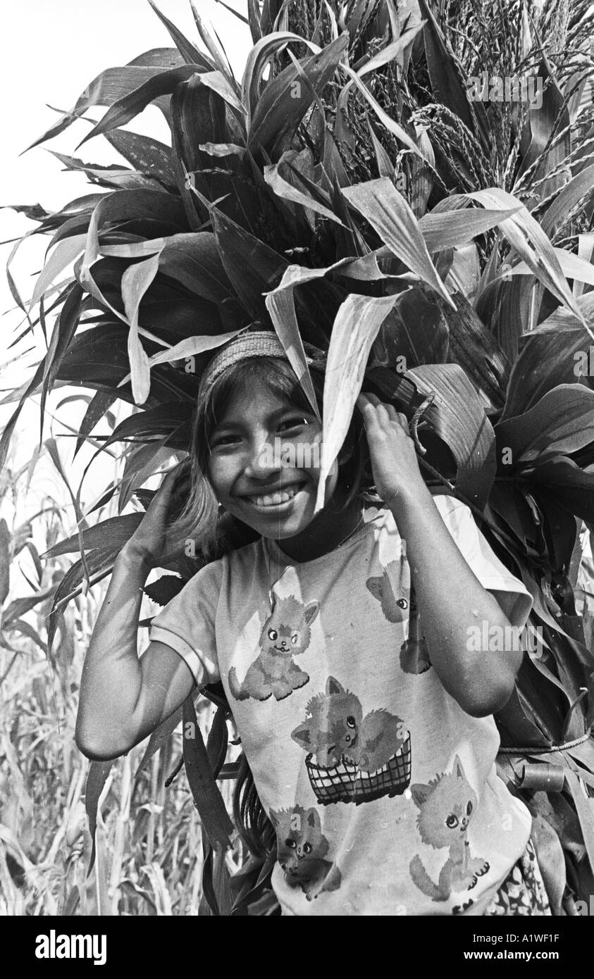 Refugee girl child Black and White Stock Photos & Images - Alamy