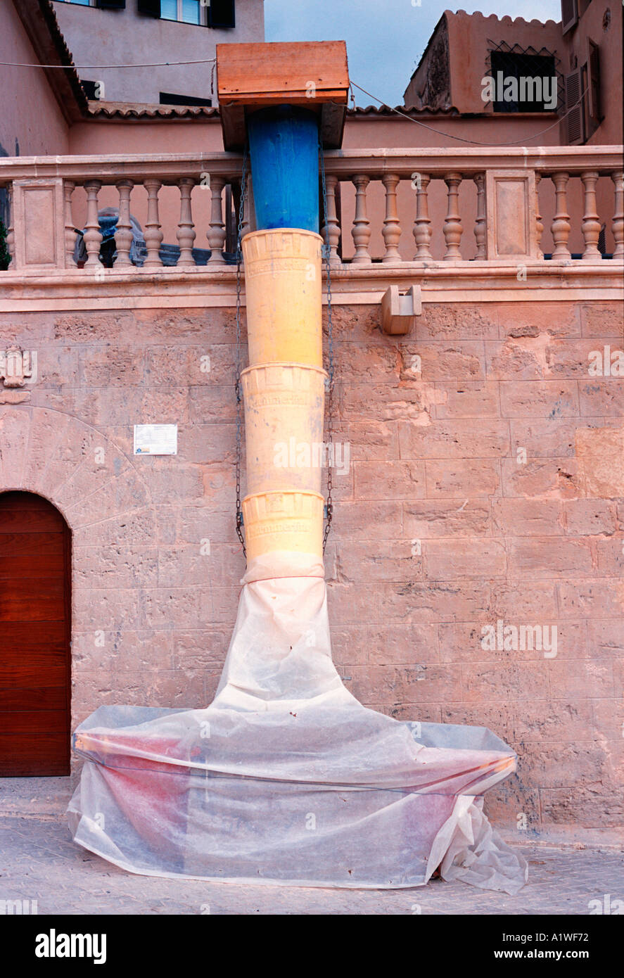 skip shute palma del mallorca building work old town holiday ...