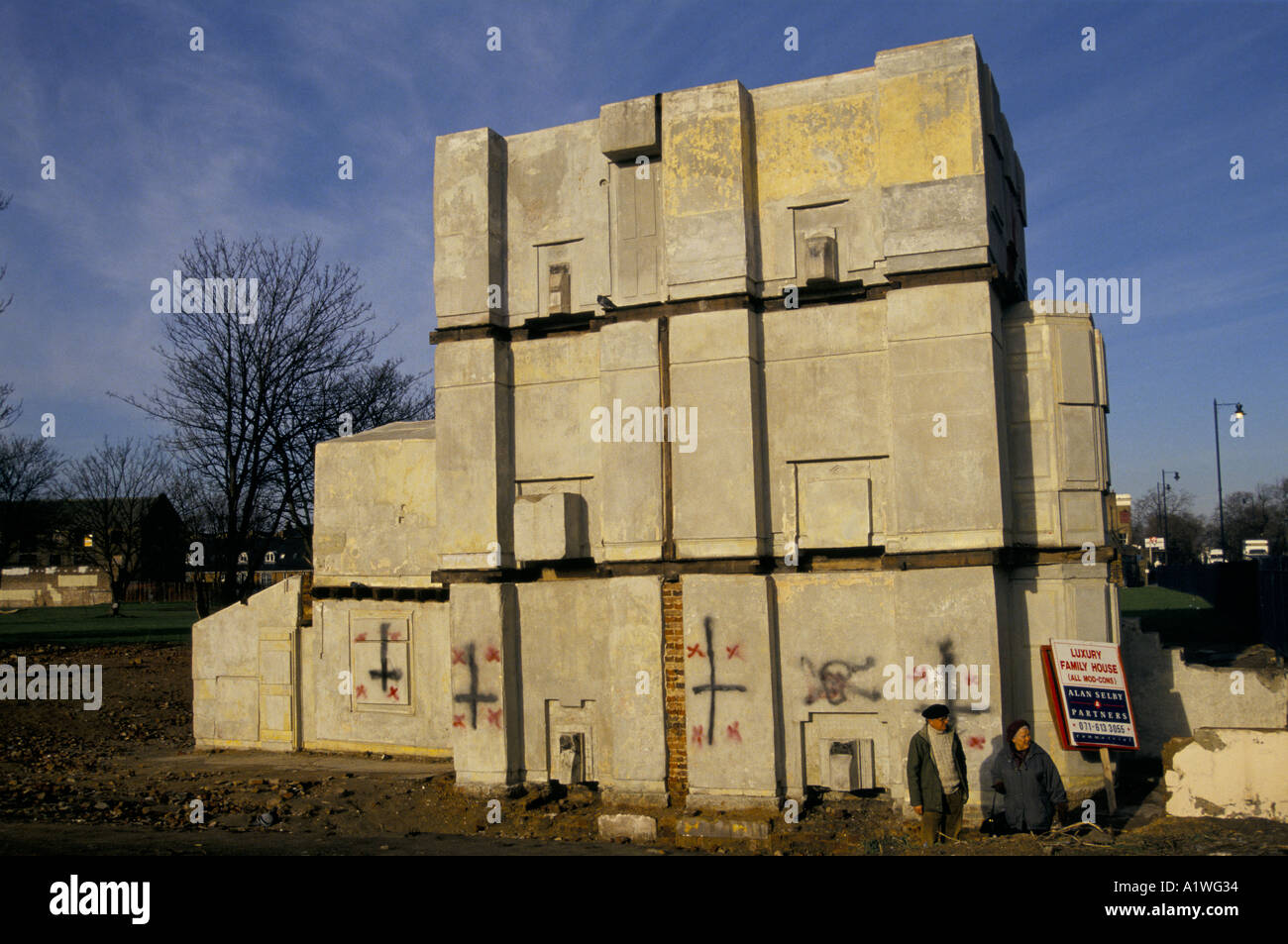 RACHEL WHITEREAD'S SCULPTURE HOUSE EAST LONDON 1994 Stock Photo - Alamy