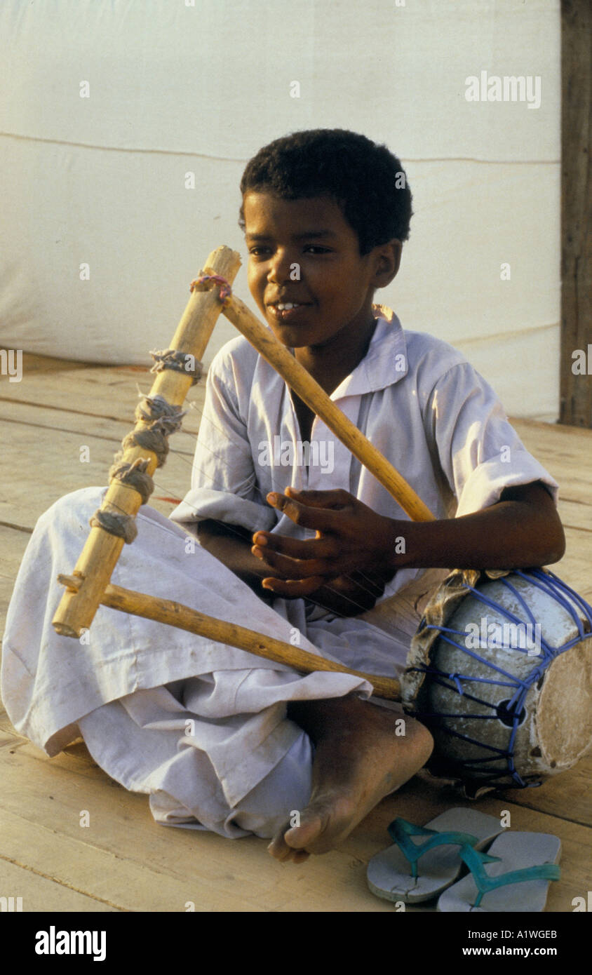 Kora player hi-res stock photography and images - Alamy