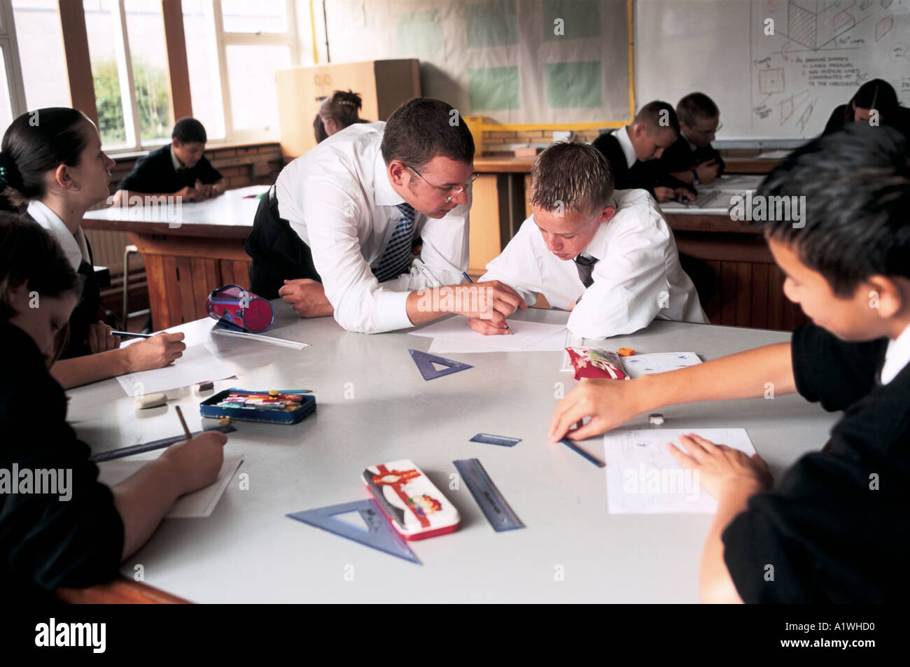 DESIGN TECHNOLOGY CLASS YEAR 9 .Teacher with pupils Stock Photo - Alamy
