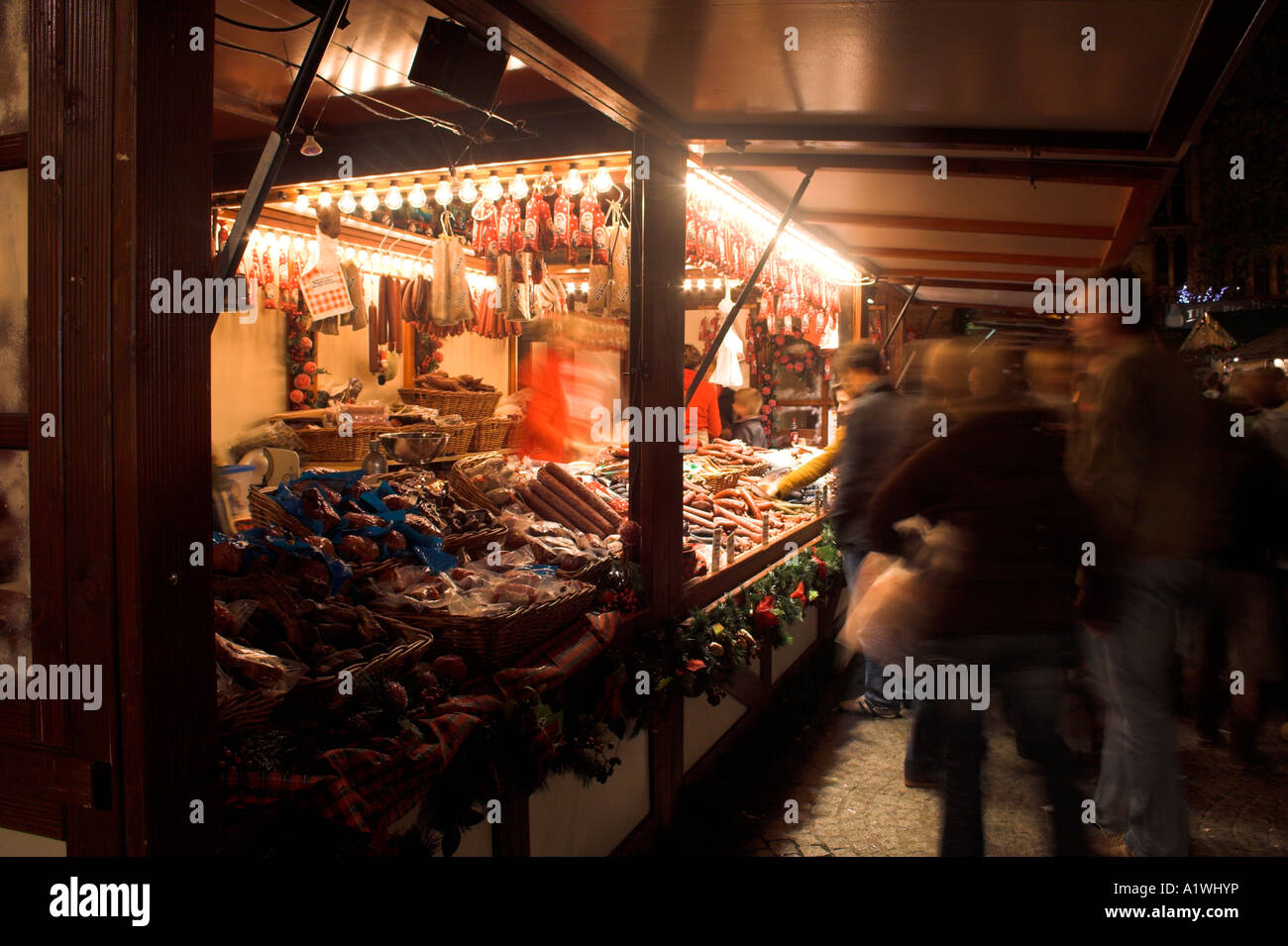 Stalls at night, Manchester Christmas Market, Albert Square, UK Stock ...