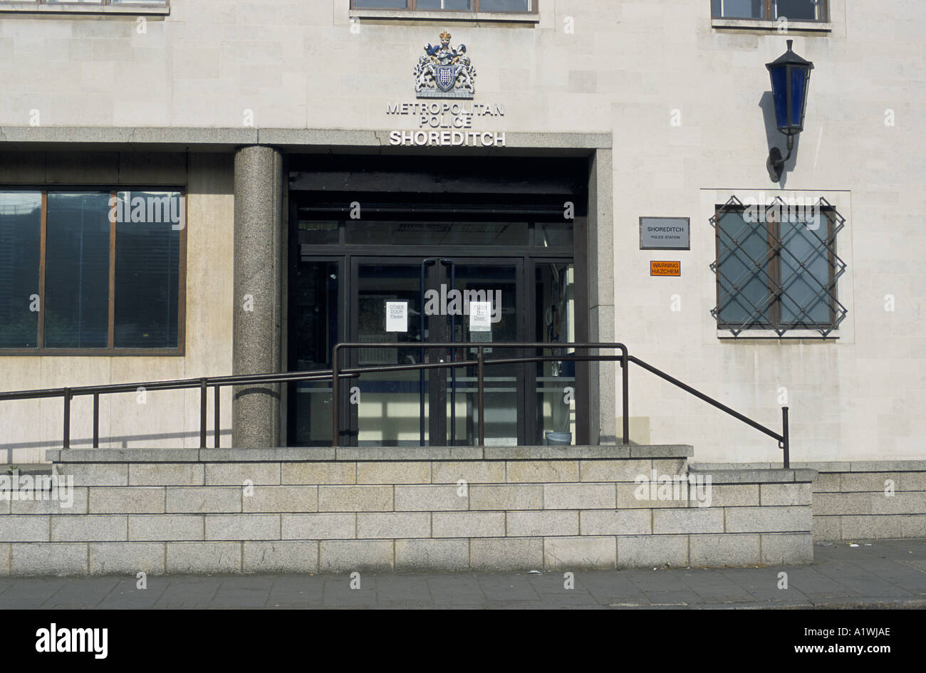 SHOREDITCH POLICE STATION 2001 Stock Photo - Alamy