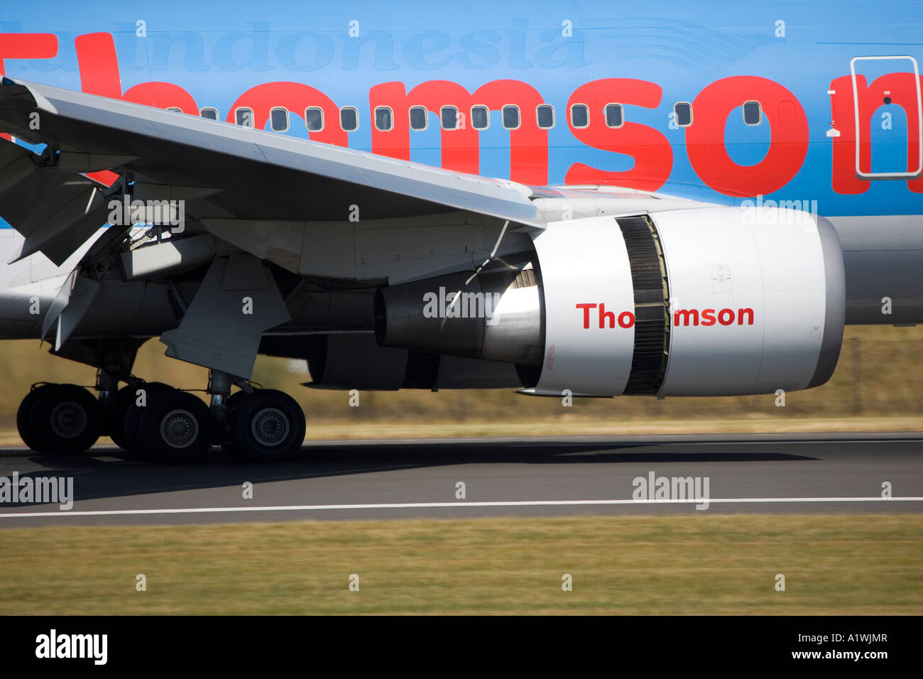 Boeing 767 landing with reverse thrust Stock Photo - Alamy