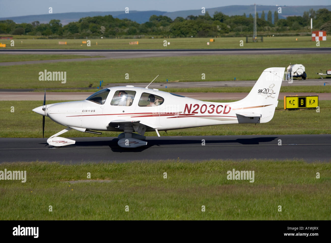 Cirrus sr 20 hi-res stock photography and images - Alamy