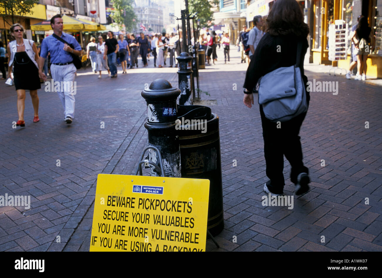 Warning sign pickpockets hi-res stock photography and images - Alamy
