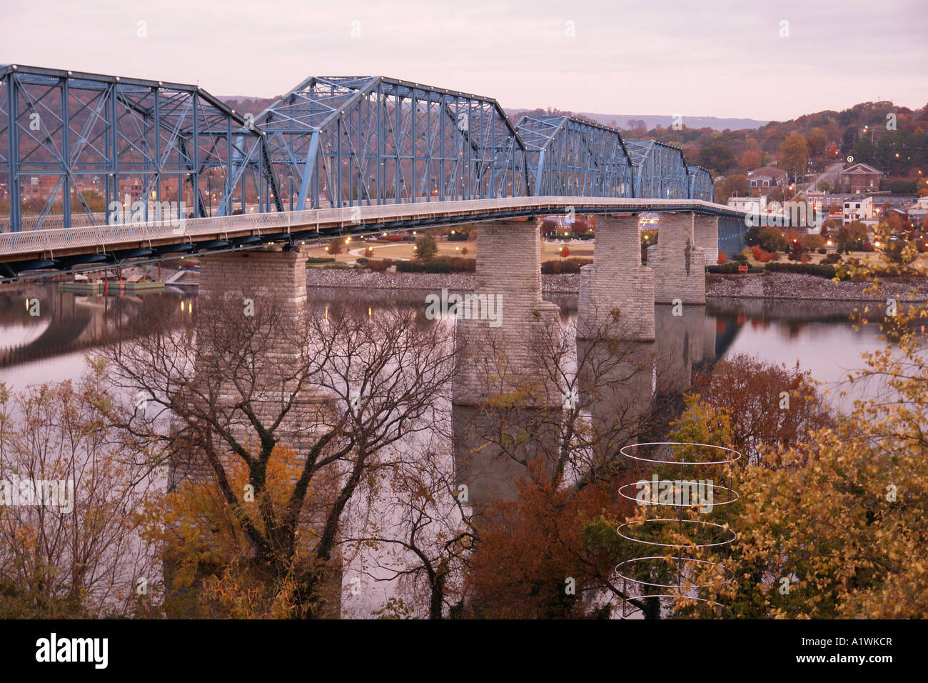 AJD54097, Chattanooga, TN, Tennessee, bridge, evening Stock Photo - Alamy