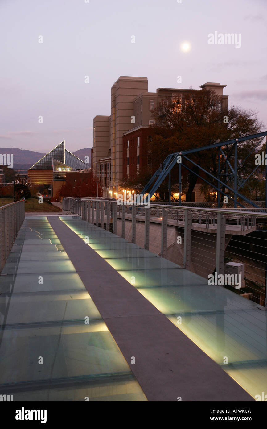 AJD54099, Chattanooga, TN, Tennessee, footbridge, evening Stock Photo ...