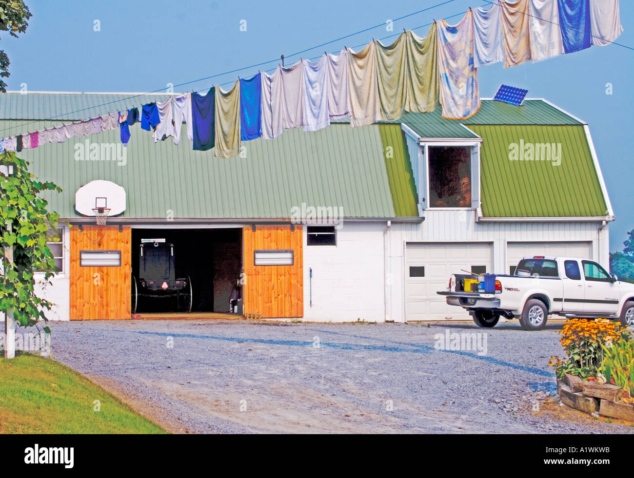 Amish garage, basketball backboard and carriage in Lancaster County, PA ...