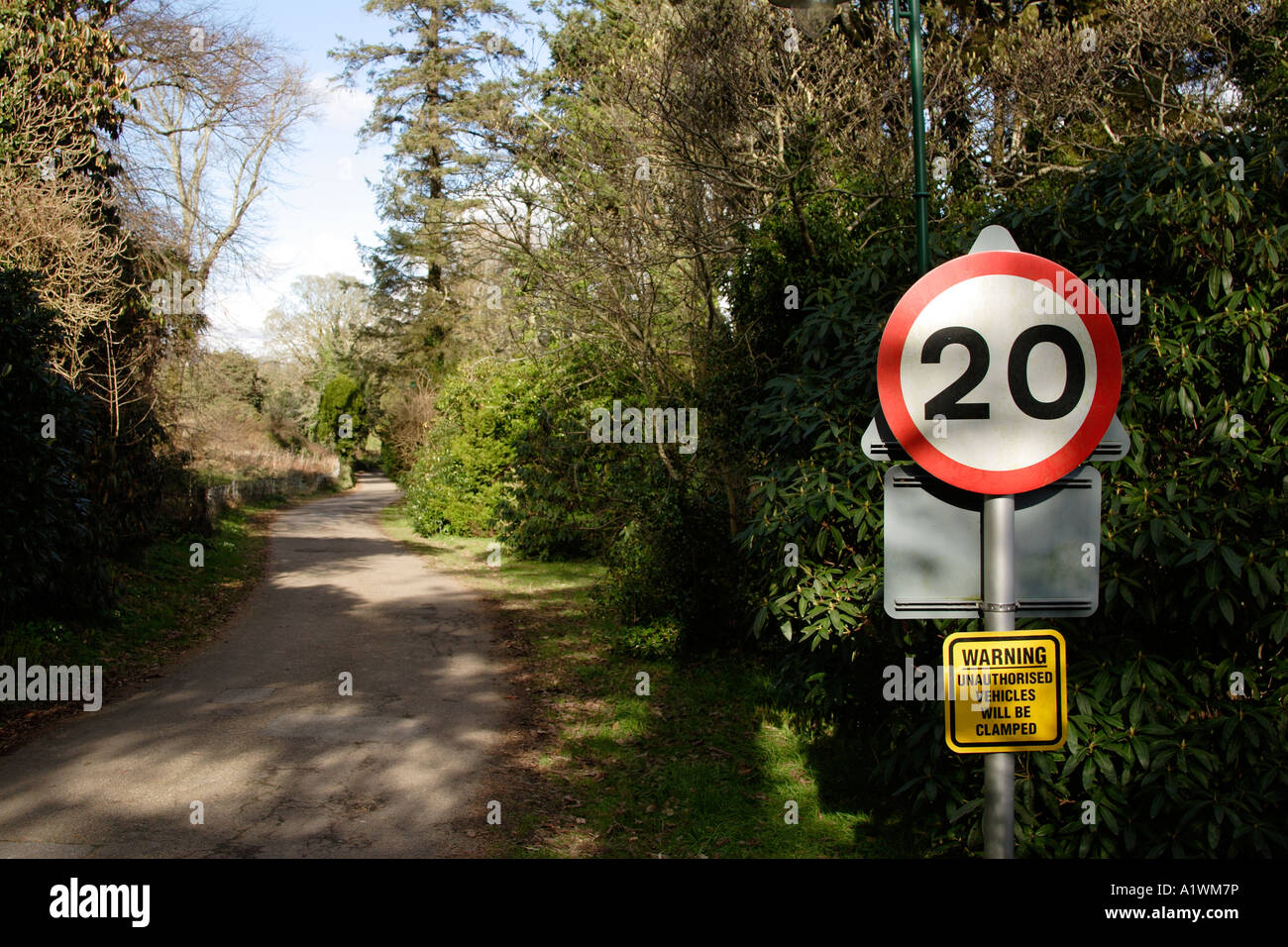 Secluded speed sign hi-res stock photography and images - Alamy