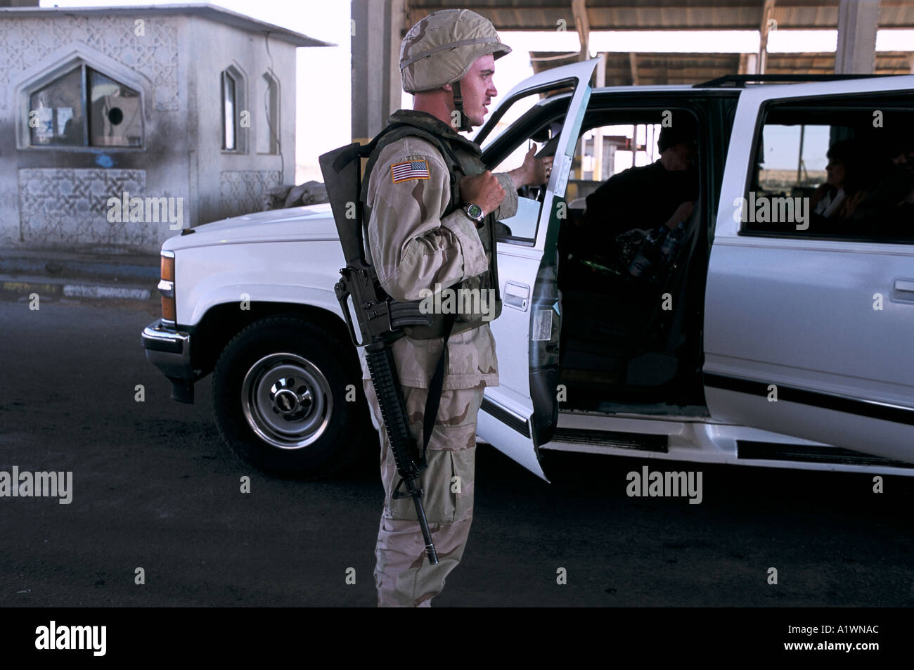 Jordan Iraq border June 2003 US soldier controlling entry exit to Iraq ...