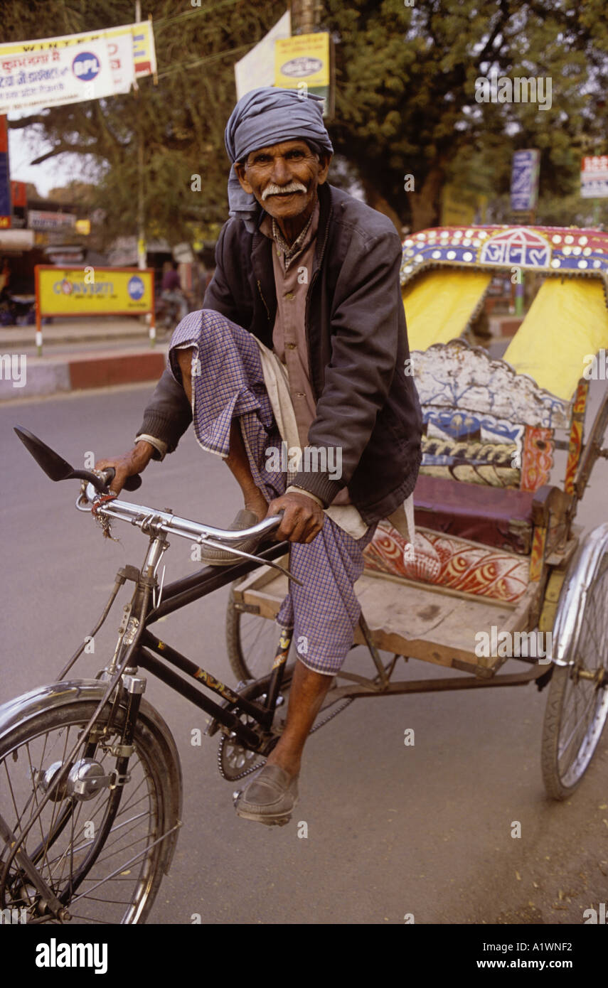 RICKSHAW STREET SCENE INDIA ALLAHABAD 2001 Stock Photo - Alamy