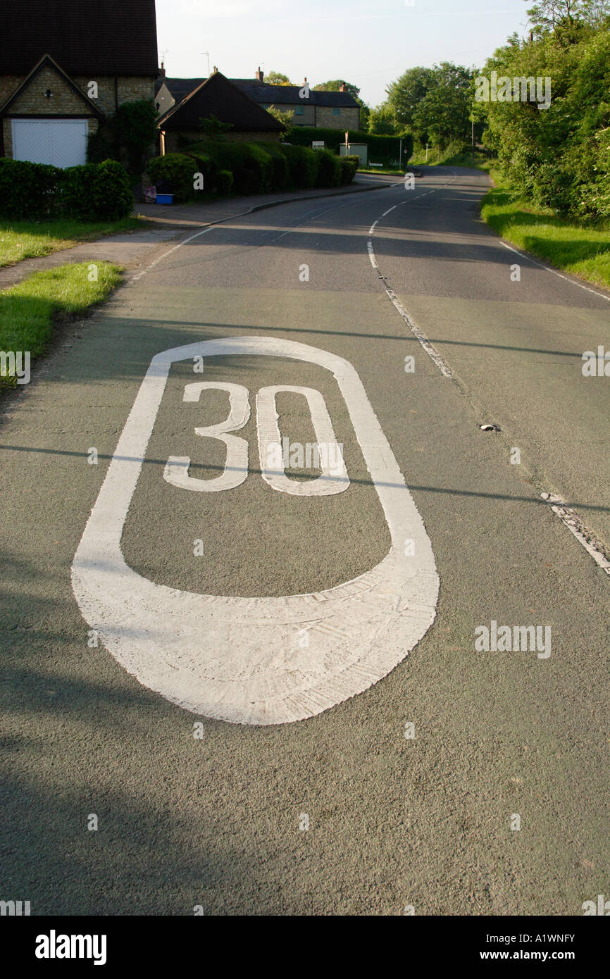 30mph road marking hi-res stock photography and images - Alamy