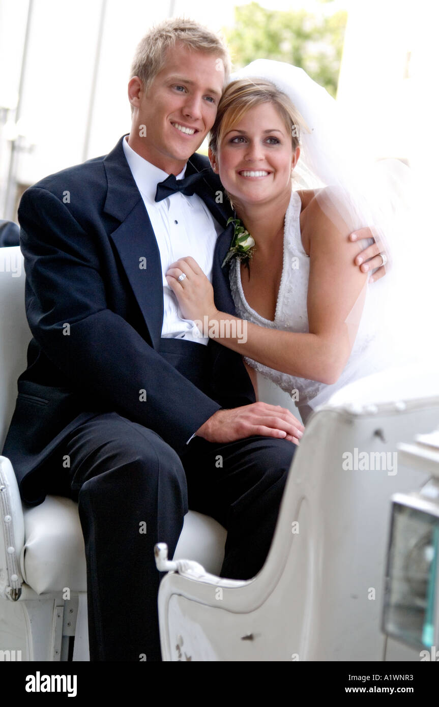 Bride and groom on horse and carriage ride Stock Photo - Alamy