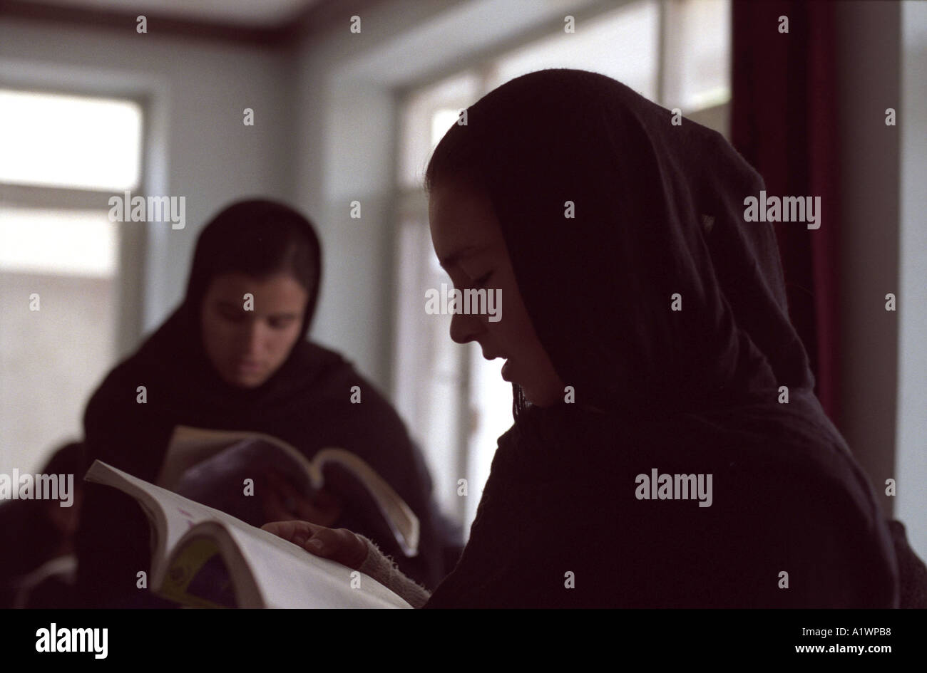 Schoolgirls english hi-res stock photography and images - Alamy