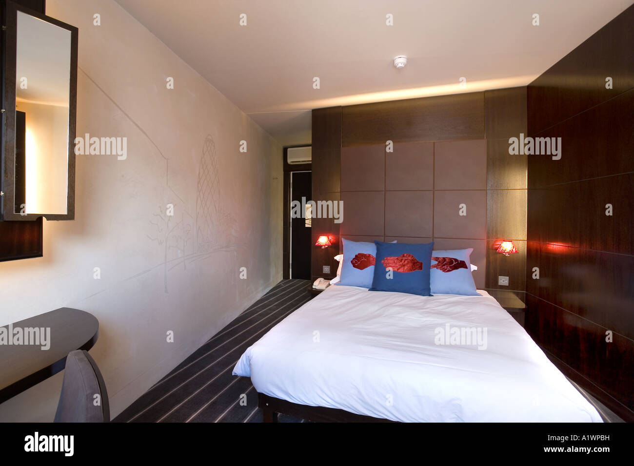 London guest rooms hi-res stock photography and images - Alamy
