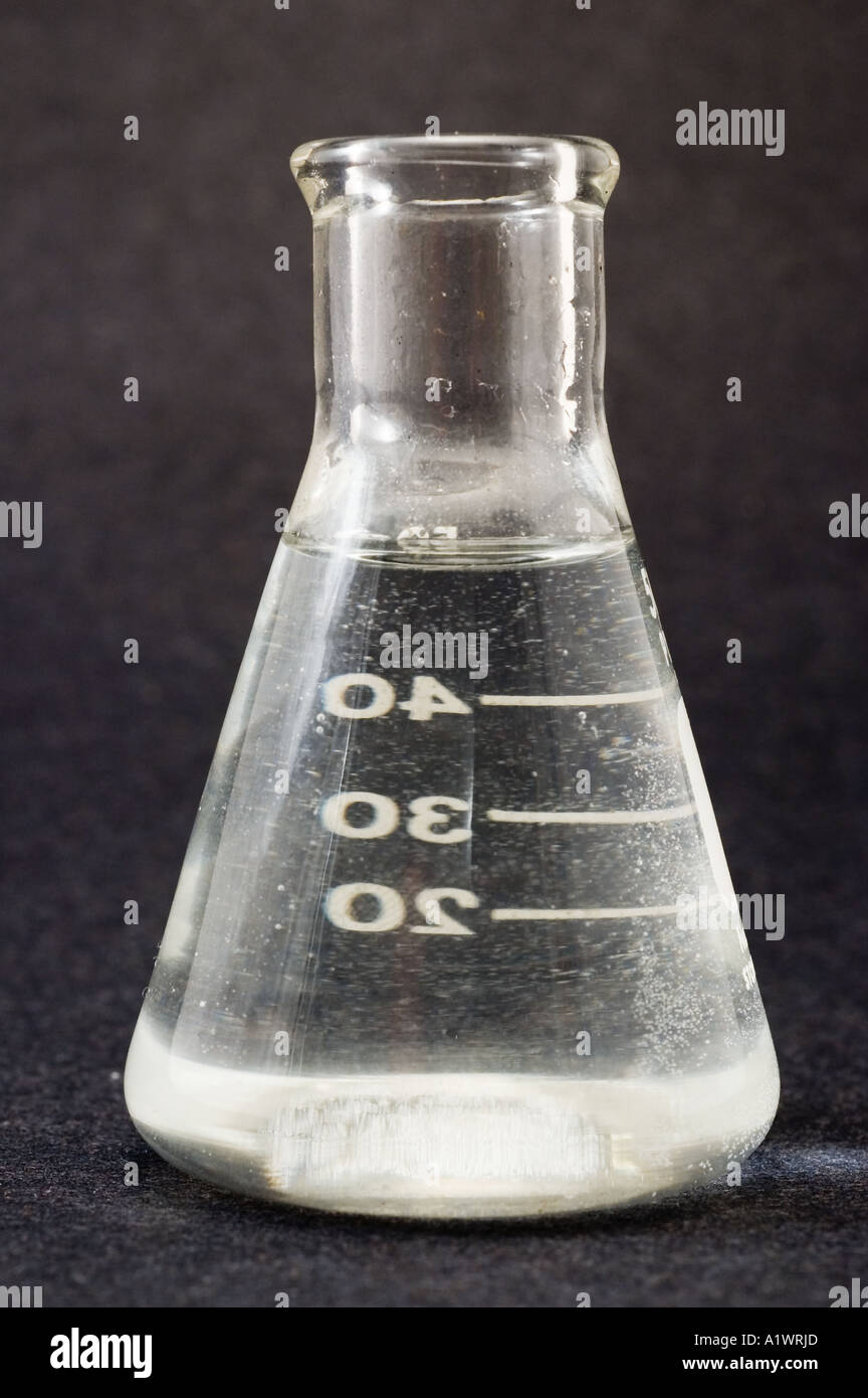A glass beaker filled with water Stock Photo: 5909100 - Alamy