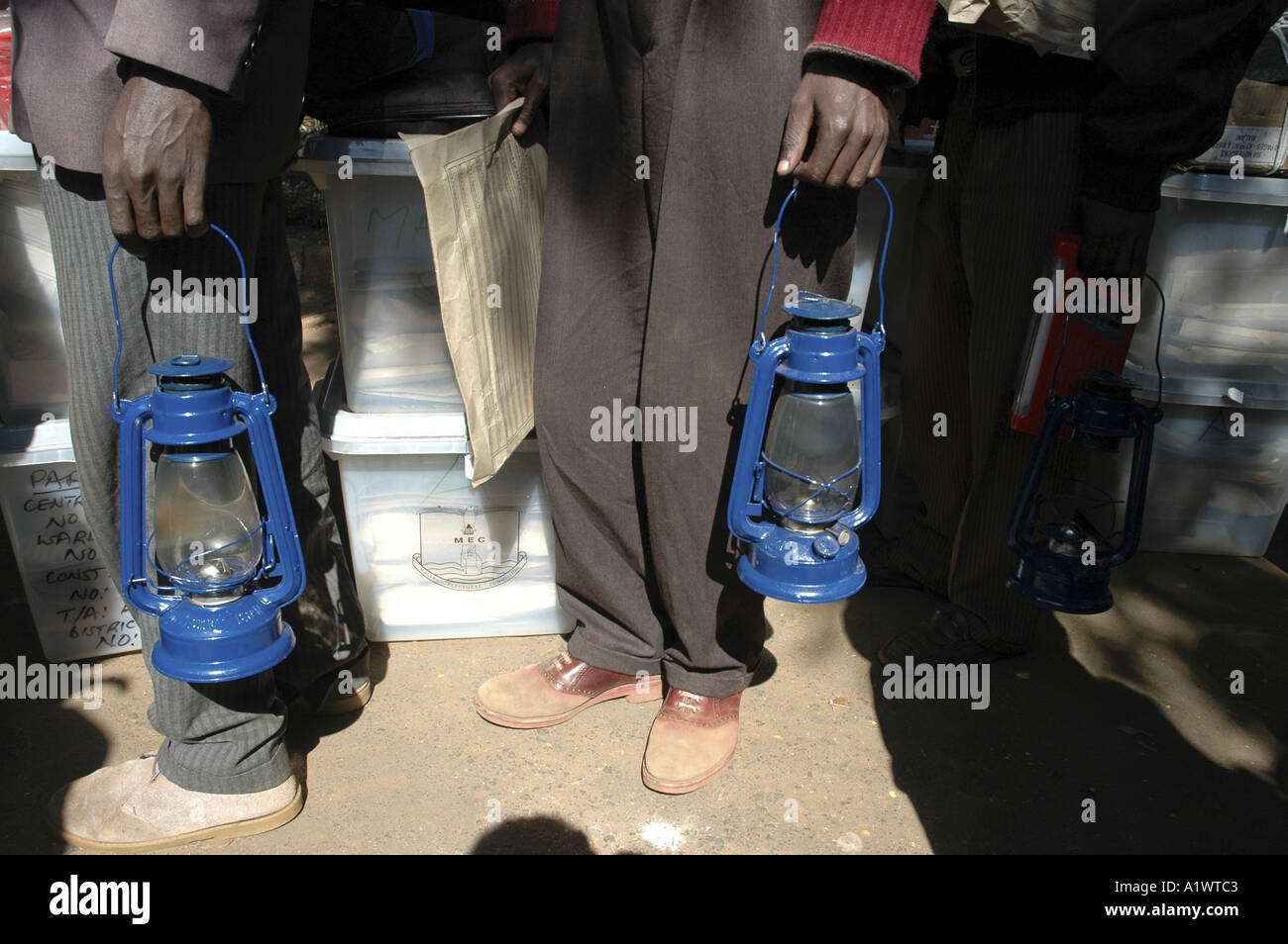 Election queue hi-res stock photography and images - Alamy