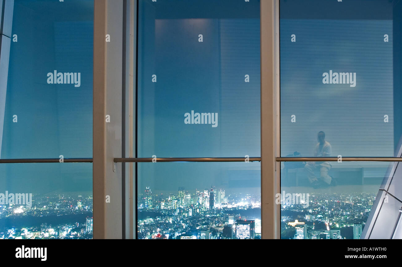 The observation deck of the Mori tower in Roppongi Hills towers over ...