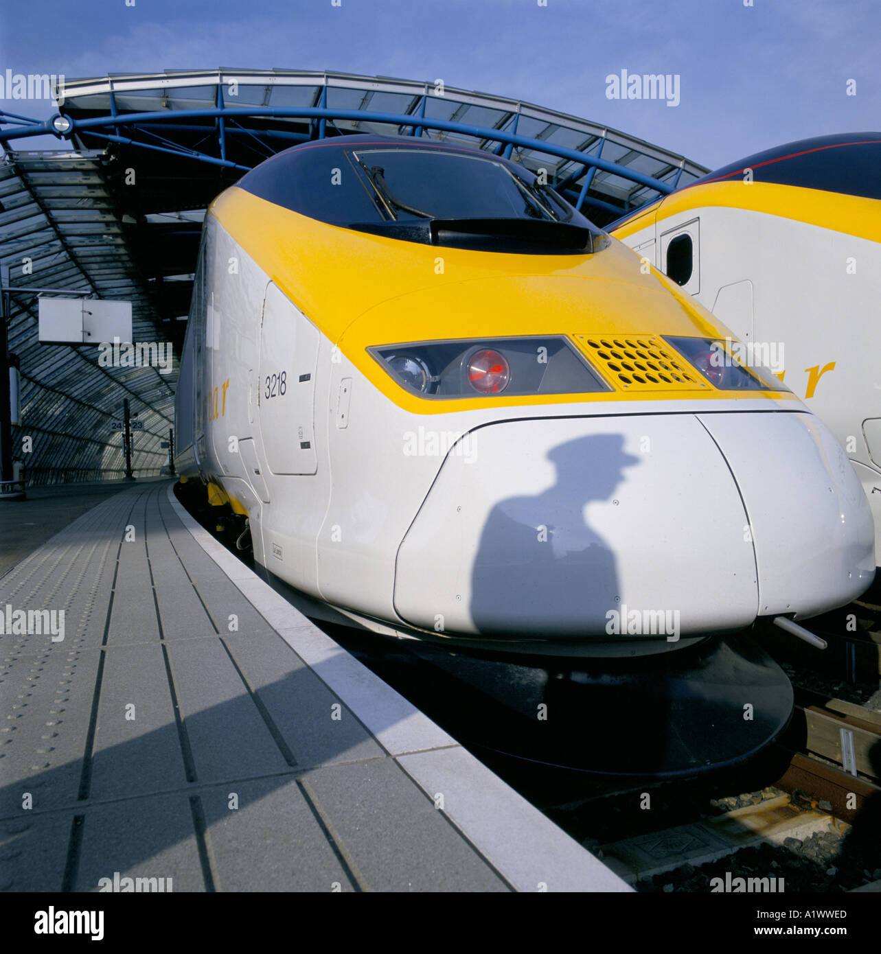 EUROSTAR TRAIN AT LONDON WATERLOO STATION Stock Photo - Alamy
