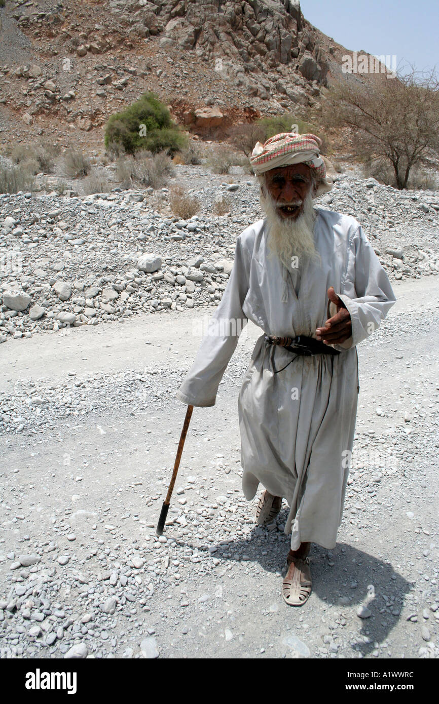 Saudi man dishdash hi-res stock photography and images - Alamy