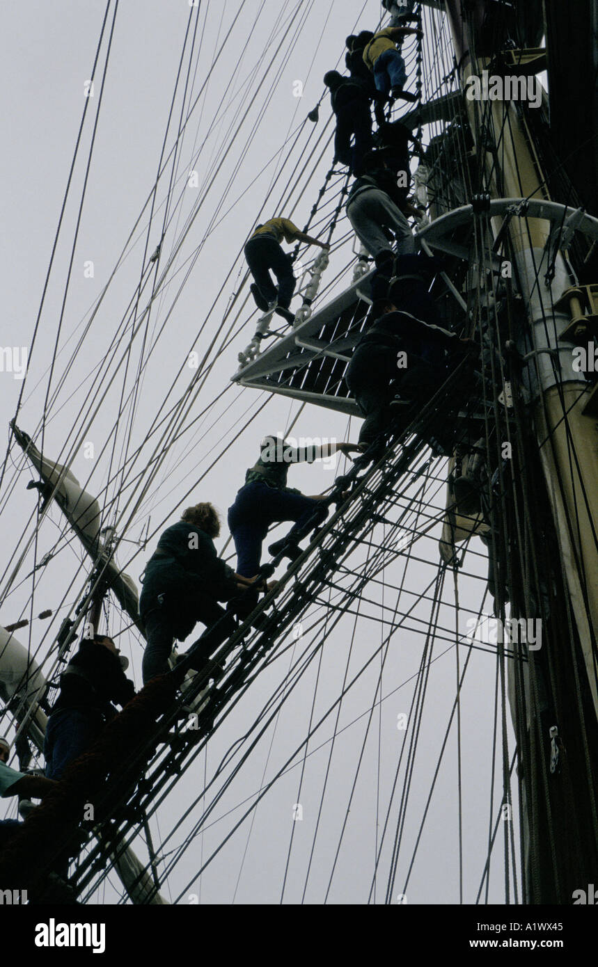 TALL SHIPS RACE 1994 CREW CLIMBING UP ROPE LADDERS ON A MAST TO HAUL ...