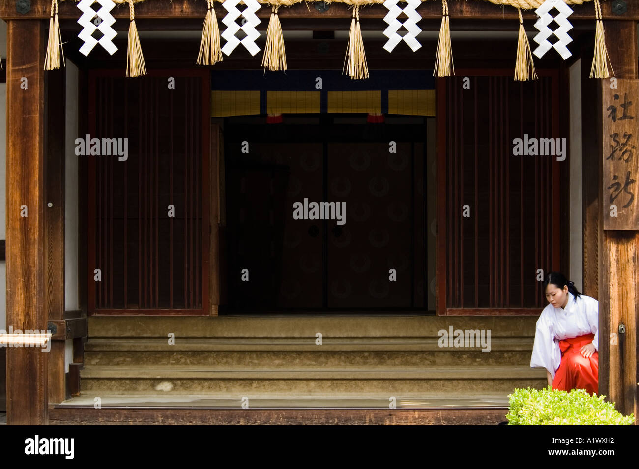 A priestess at Fushimi Inari Shrine in Kyoto Japan Stock Photo - Alamy
