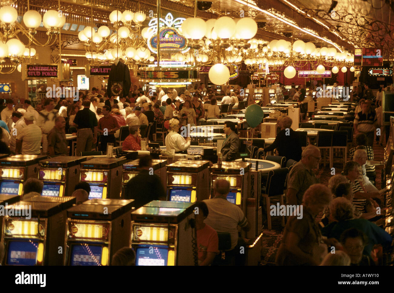 LAS VEGAS NEVADA USA PEOPLE PLAYING SLOT MACHINES Stock Photo - Alamy