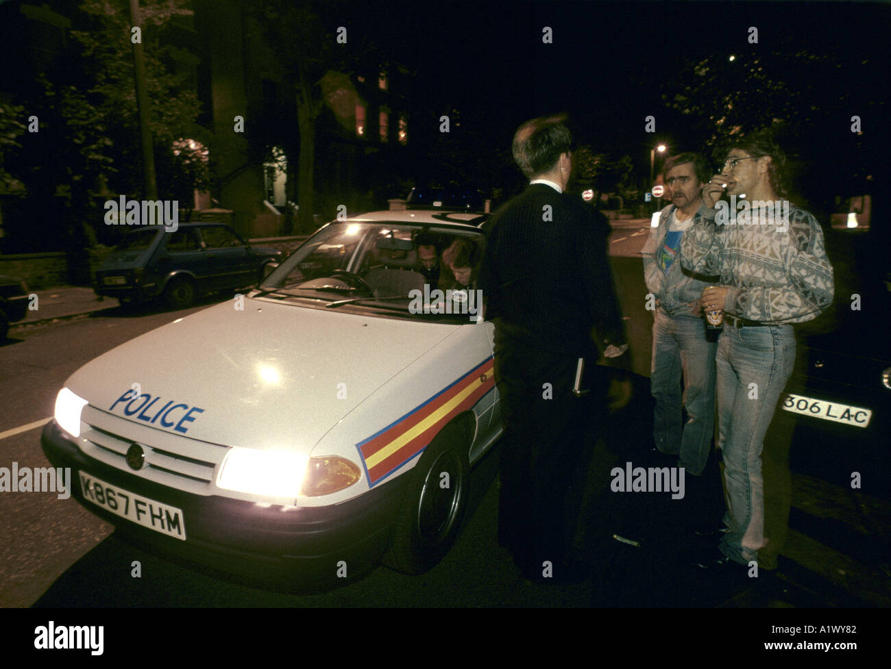 METROPOLITAN POLICE TOTTENHAM HARINGEY LONDON POLICEMAN ON PATROL ...