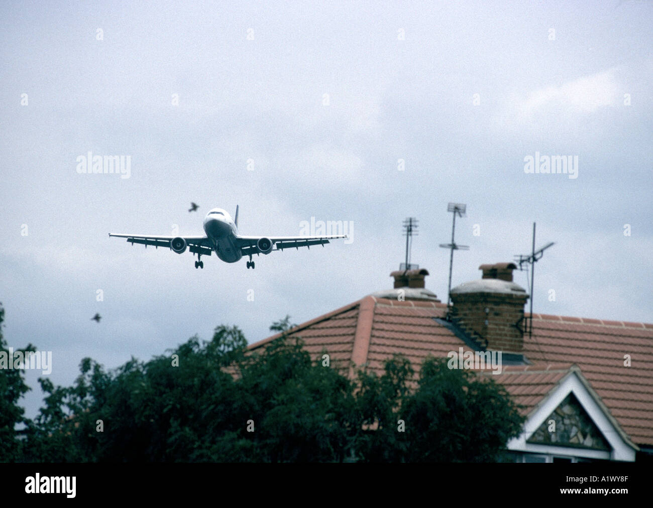 Plane Flying Over Houses Heathrow Stock Photos & Plane Flying Over ...