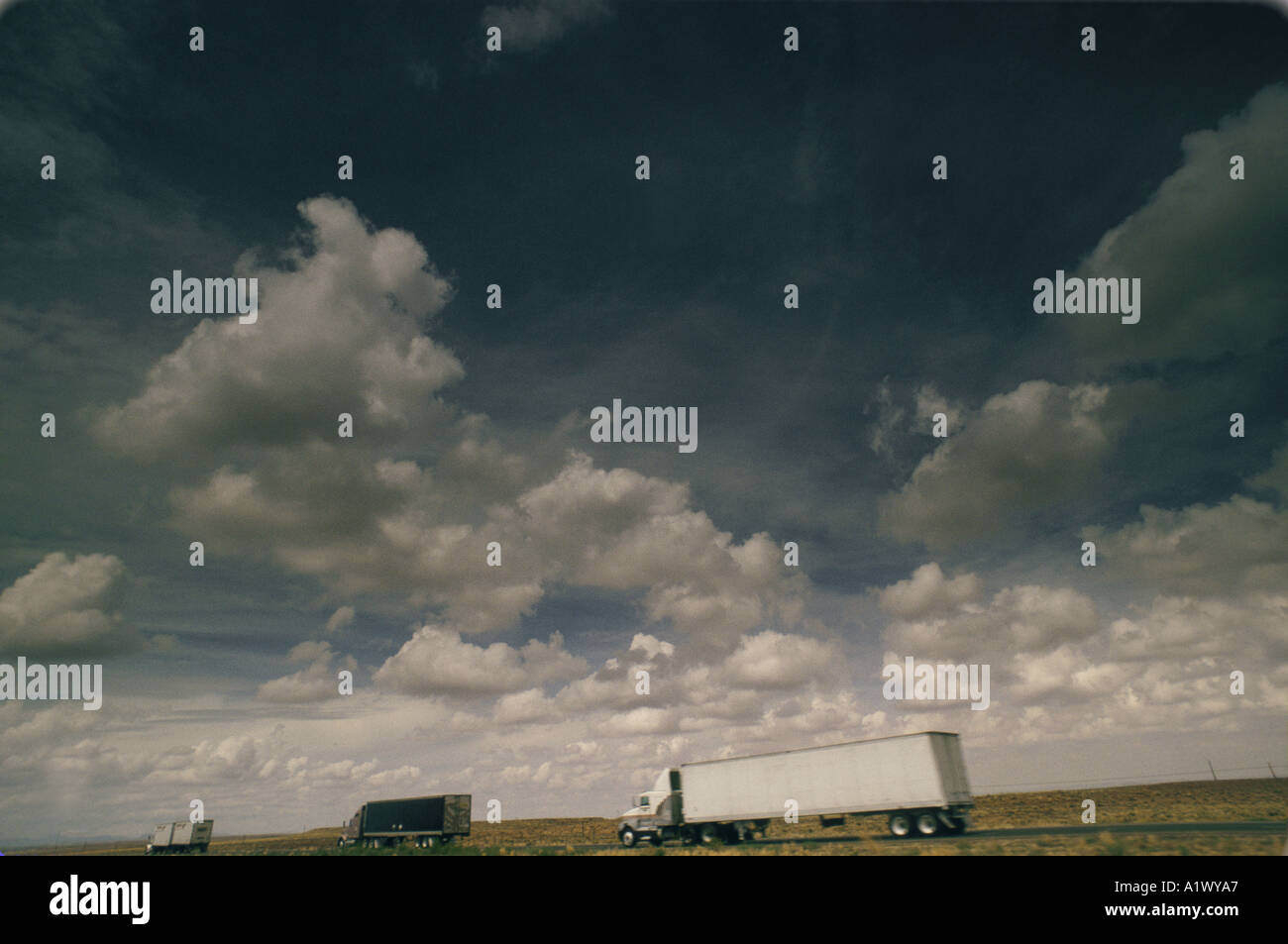 INTERSTATE 40 ARIZONA USA TRUCKS ON THE OLD ROUTE 66 Stock Photo - Alamy